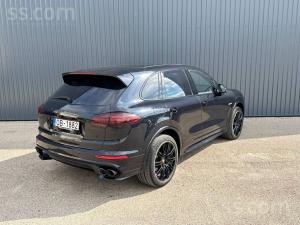 Black Porsche Cayenne 2017 in Riga, with an engine capacity of 3.00 L and mileage of 192 thousand km for 26350 €, photo 5 on AUTOMOTO.COM.LV