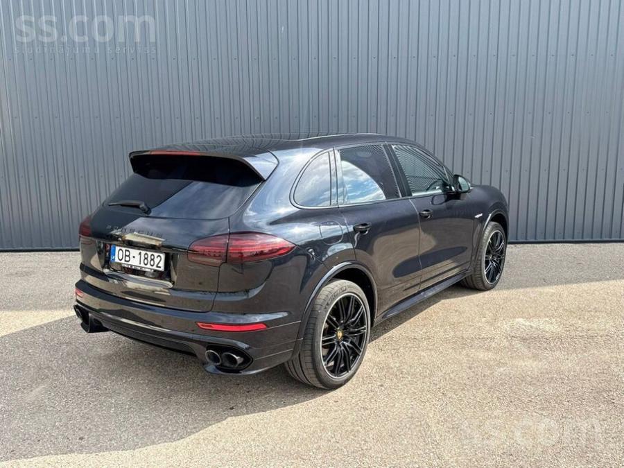 Black Porsche Cayenne 2017 in Riga, with an engine capacity of 3.00 L and mileage of 192 thousand km for 26350 €, photo 5 on AUTOMOTO.COM.LV