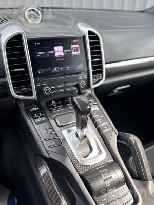 Black Porsche Cayenne 2017 in Riga, with an engine capacity of 3.00 L and mileage of 192 thousand km for 26350 €, photo 8 on AUTOMOTO.COM.LV
