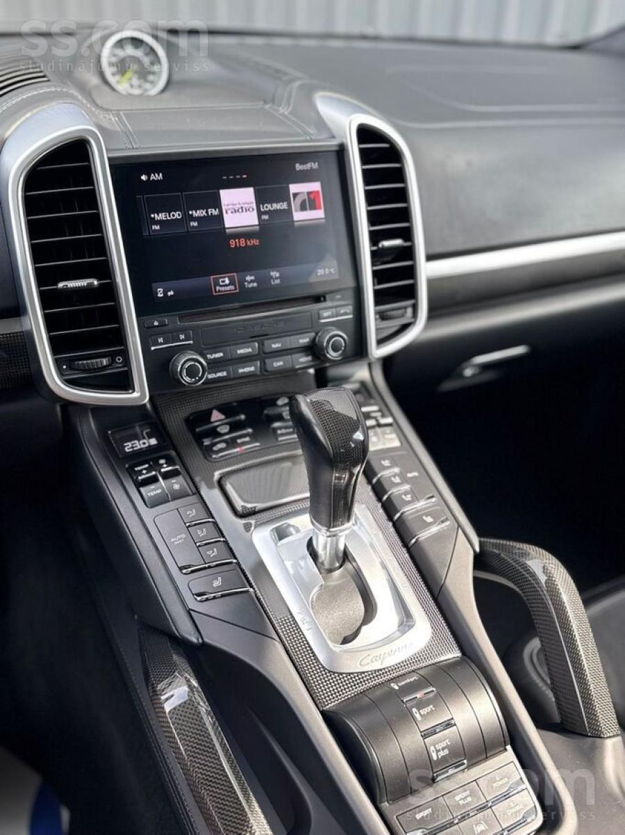 Black Porsche Cayenne 2017 in Riga, with an engine capacity of 3.00 L and mileage of 192 thousand km for 26350 €, photo 8 on AUTOMOTO.COM.LV