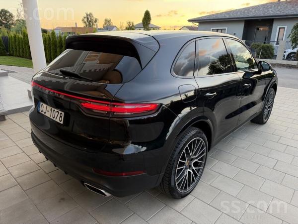 Black Porsche Cayenne 2017 in Riga, with an engine capacity of 2.90 L and mileage of 172 thousand km for 32000 €, photo 3 on AUTOMOTO.COM.LV