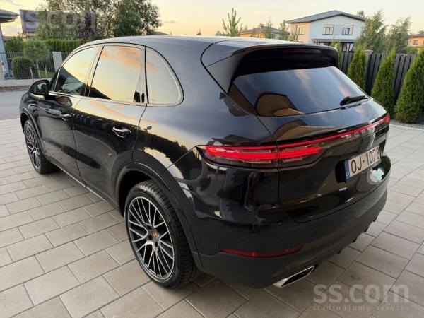 Black Porsche Cayenne 2017 in Riga, with an engine capacity of 2.90 L and mileage of 172 thousand km for 32000 €, photo 4 on AUTOMOTO.COM.LV