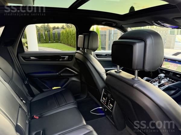 Black Porsche Cayenne 2017 in Riga, with an engine capacity of 2.90 L and mileage of 172 thousand km for 32000 €, photo 6 on AUTOMOTO.COM.LV