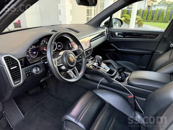 Black Porsche Cayenne 2017 in Riga, with an engine capacity of 2.90 L and mileage of 172 thousand km for 32000 €, photo 7 on AUTOMOTO.COM.LV