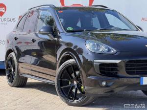 Melns Porsche Cayenne 2017 Tauragė, ar dzinēja tilpumu 3.00 L un nobraukumu 250 tūkst. km par 26990 €, foto 7 vietnē AUTOMOTO.COM.LV