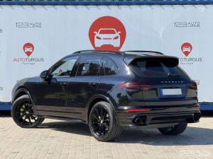 Melns Porsche Cayenne 2017 Tauragė, ar dzinēja tilpumu 3.00 L un nobraukumu 250 tūkst. km par 26990 €, foto 8 vietnē AUTOMOTO.COM.LV