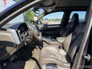 Melns Porsche Cayenne 2017 Tauragė, ar dzinēja tilpumu 3.00 L un nobraukumu 250 tūkst. km par 26990 €, foto 12 vietnē AUTOMOTO.COM.LV