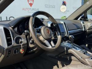 Melns Porsche Cayenne 2017 Tauragė, ar dzinēja tilpumu 3.00 L un nobraukumu 250 tūkst. km par 26990 €, foto 13 vietnē AUTOMOTO.COM.LV