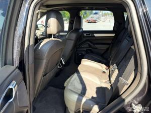 Melns Porsche Cayenne 2017 Tauragė, ar dzinēja tilpumu 3.00 L un nobraukumu 250 tūkst. km par 26990 €, foto 14 vietnē AUTOMOTO.COM.LV