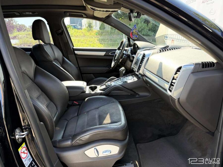 Melns Porsche Cayenne 2017 Tauragė, ar dzinēja tilpumu 3.00 L un nobraukumu 250 tūkst. km par 26990 €, foto 15 vietnē AUTOMOTO.COM.LV