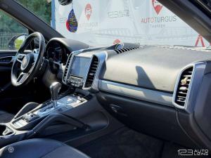 Melns Porsche Cayenne 2017 Tauragė, ar dzinēja tilpumu 3.00 L un nobraukumu 250 tūkst. km par 26990 €, foto 16 vietnē AUTOMOTO.COM.LV