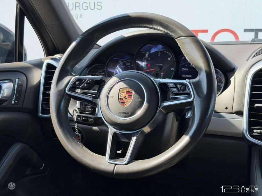 Melns Porsche Cayenne 2017 Tauragė, ar dzinēja tilpumu 3.00 L un nobraukumu 250 tūkst. km par 26990 €, foto 19 vietnē AUTOMOTO.COM.LV