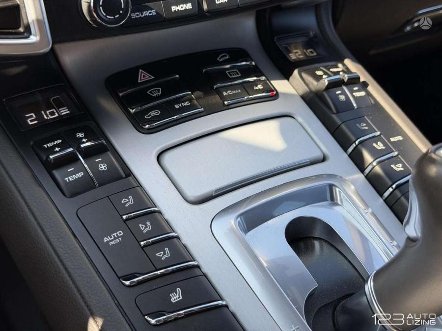 Melns Porsche Cayenne 2017 Tauragė, ar dzinēja tilpumu 3.00 L un nobraukumu 250 tūkst. km par 26990 €, foto 23 vietnē AUTOMOTO.COM.LV