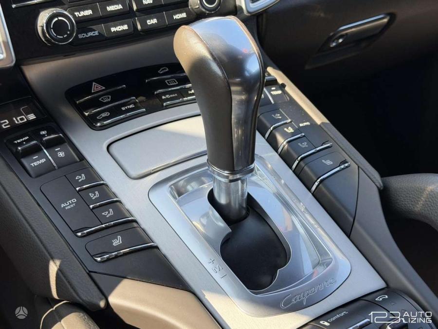 Melns Porsche Cayenne 2017 Tauragė, ar dzinēja tilpumu 3.00 L un nobraukumu 250 tūkst. km par 26990 €, foto 24 vietnē AUTOMOTO.COM.LV