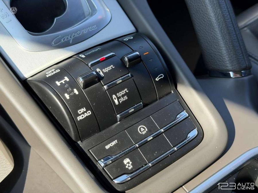 Melns Porsche Cayenne 2017 Tauragė, ar dzinēja tilpumu 3.00 L un nobraukumu 250 tūkst. km par 26990 €, foto 25 vietnē AUTOMOTO.COM.LV