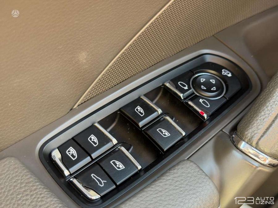 Melns Porsche Cayenne 2017 Tauragė, ar dzinēja tilpumu 3.00 L un nobraukumu 250 tūkst. km par 26990 €, foto 26 vietnē AUTOMOTO.COM.LV