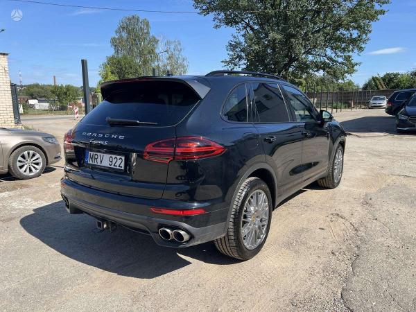 Melns Porsche Cayenne 2017 Kauņa, ar dzinēja tilpumu 3.60 L un nobraukumu 118 tūkst. km par 11900 €, foto 3 vietnē AUTOMOTO.COM.LV