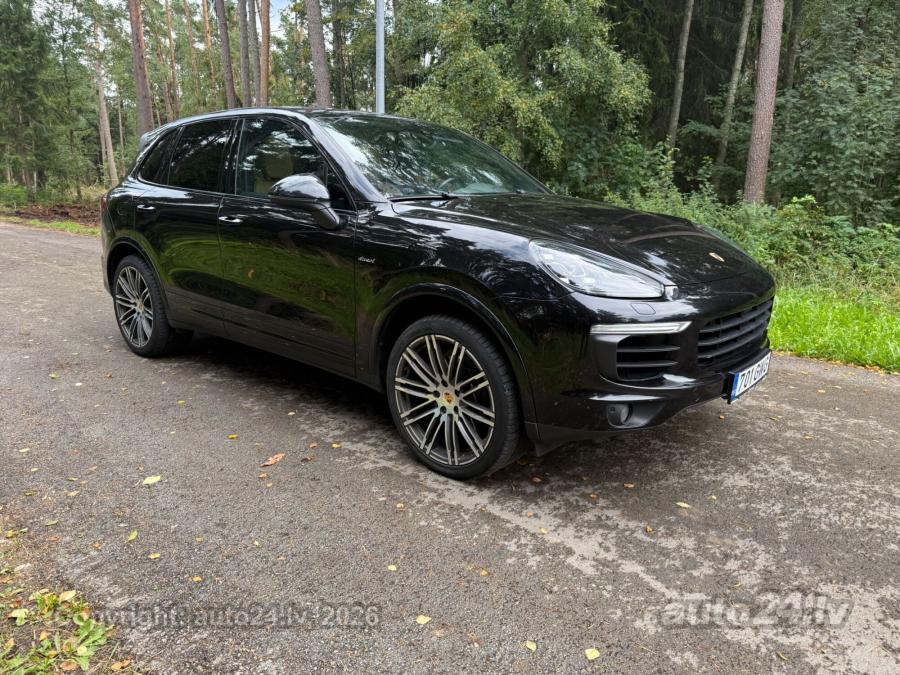 Black Porsche Cayenne 2017 in Tallinn, with an engine capacity of 3.00 L and mileage of 280 thousand km for 27400 €, photo 3 on AUTOMOTO.COM.LV