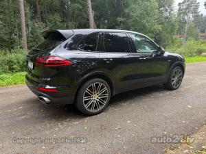 Black Porsche Cayenne 2017 in Tallinn, with an engine capacity of 3.00 L and mileage of 280 thousand km for 27400 €, photo 4 on AUTOMOTO.COM.LV
