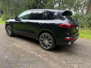 Black Porsche Cayenne 2017 in Tallinn, with an engine capacity of 3.00 L and mileage of 280 thousand km for 27400 €, photo 5 on AUTOMOTO.COM.LV