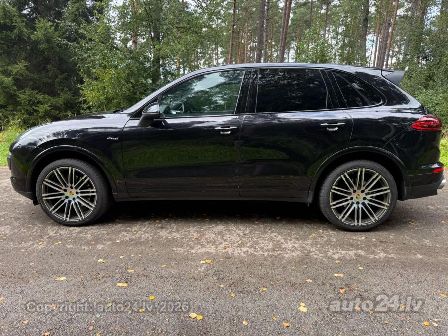 Black Porsche Cayenne 2017 in Tallinn, with an engine capacity of 3.00 L and mileage of 280 thousand km for 27400 €, photo 6 on AUTOMOTO.COM.LV