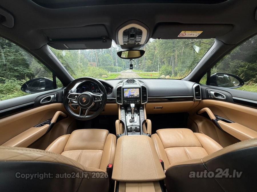 Black Porsche Cayenne 2017 in Tallinn, with an engine capacity of 3.00 L and mileage of 280 thousand km for 27400 €, photo 13 on AUTOMOTO.COM.LV