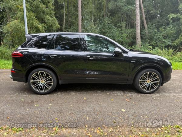 Melns Porsche Cayenne 2017 Tallina, ar dzinēja tilpumu 3.00 L un nobraukumu 280 tūkst. km par 27400 €, foto 7 vietnē AUTOMOTO.COM.LV