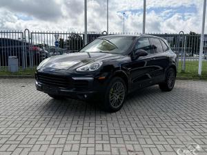 Black Porsche Cayenne 2017 in Klaipeda, with an engine capacity of 3.00 L and mileage of 183 thousand km for 19500 €, photo 1 on AUTOMOTO.COM.LV