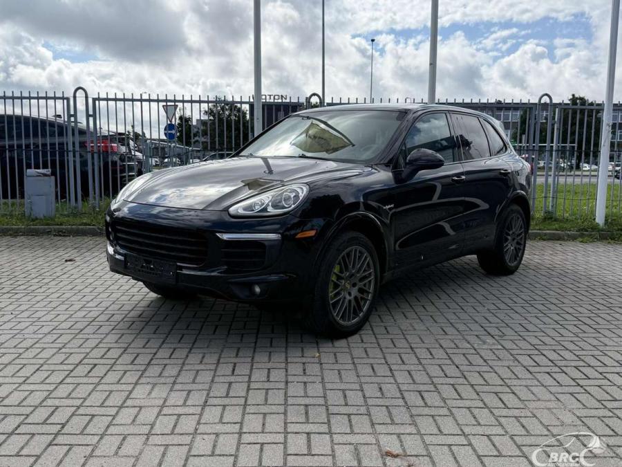 Melns Porsche Cayenne 2017 Klaipėda, ar dzinēja tilpumu 3.00 L un nobraukumu 183 tūkst. km par 19500 €, foto 1 vietnē AUTOMOTO.COM.LV