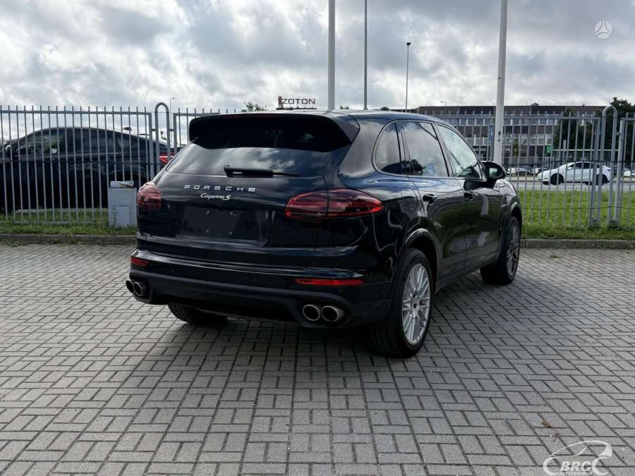 Melns Porsche Cayenne 2017 Klaipėda, ar dzinēja tilpumu 3.00 L un nobraukumu 183 tūkst. km par 19500 €, foto 4 vietnē AUTOMOTO.COM.LV