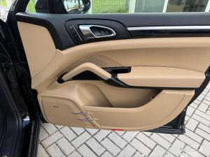 Melns Porsche Cayenne 2017 Klaipėda, ar dzinēja tilpumu 3.00 L un nobraukumu 183 tūkst. km par 19500 €, foto 6 vietnē AUTOMOTO.COM.LV