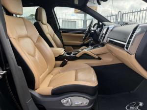 Melns Porsche Cayenne 2017 Klaipėda, ar dzinēja tilpumu 3.00 L un nobraukumu 183 tūkst. km par 19500 €, foto 8 vietnē AUTOMOTO.COM.LV