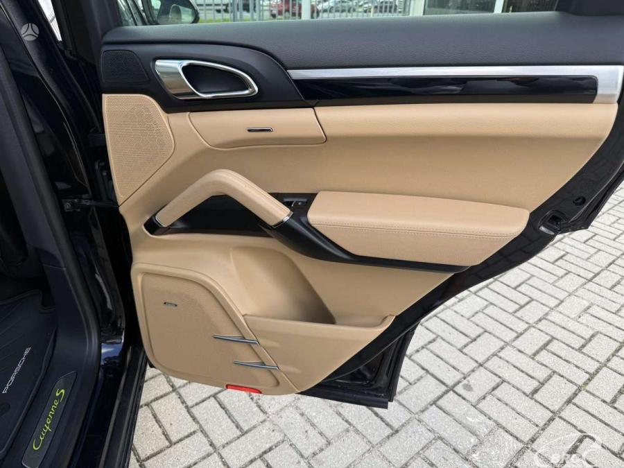 Melns Porsche Cayenne 2017 Klaipėda, ar dzinēja tilpumu 3.00 L un nobraukumu 183 tūkst. km par 19500 €, foto 9 vietnē AUTOMOTO.COM.LV