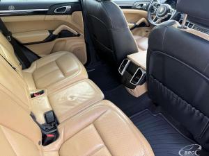Melns Porsche Cayenne 2017 Klaipėda, ar dzinēja tilpumu 3.00 L un nobraukumu 183 tūkst. km par 19500 €, foto 10 vietnē AUTOMOTO.COM.LV