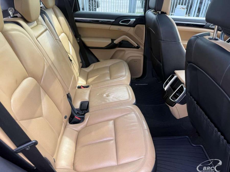 Melns Porsche Cayenne 2017 Klaipėda, ar dzinēja tilpumu 3.00 L un nobraukumu 183 tūkst. km par 19500 €, foto 11 vietnē AUTOMOTO.COM.LV