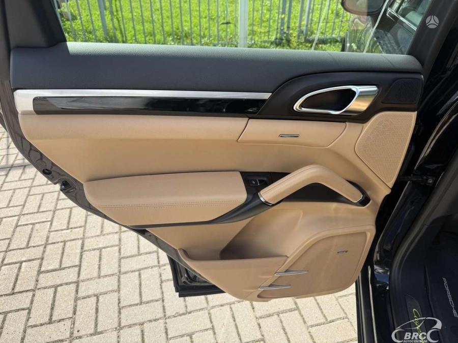 Melns Porsche Cayenne 2017 Klaipėda, ar dzinēja tilpumu 3.00 L un nobraukumu 183 tūkst. km par 19500 €, foto 13 vietnē AUTOMOTO.COM.LV