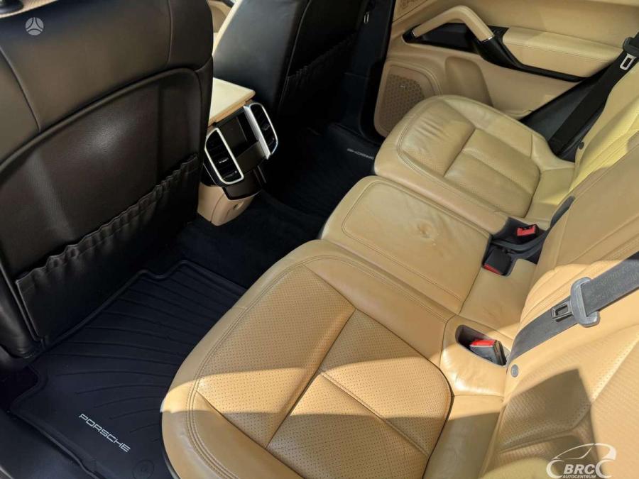 Melns Porsche Cayenne 2017 Klaipėda, ar dzinēja tilpumu 3.00 L un nobraukumu 183 tūkst. km par 19500 €, foto 14 vietnē AUTOMOTO.COM.LV
