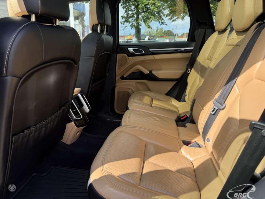 Melns Porsche Cayenne 2017 Klaipėda, ar dzinēja tilpumu 3.00 L un nobraukumu 183 tūkst. km par 19500 €, foto 15 vietnē AUTOMOTO.COM.LV