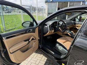 Melns Porsche Cayenne 2017 Klaipėda, ar dzinēja tilpumu 3.00 L un nobraukumu 183 tūkst. km par 19500 €, foto 16 vietnē AUTOMOTO.COM.LV