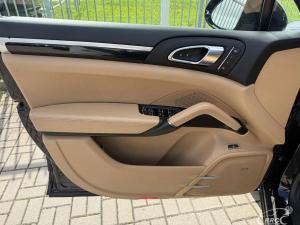 Melns Porsche Cayenne 2017 Klaipėda, ar dzinēja tilpumu 3.00 L un nobraukumu 183 tūkst. km par 19500 €, foto 17 vietnē AUTOMOTO.COM.LV
