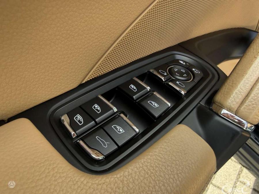 Melns Porsche Cayenne 2017 Klaipėda, ar dzinēja tilpumu 3.00 L un nobraukumu 183 tūkst. km par 19500 €, foto 20 vietnē AUTOMOTO.COM.LV