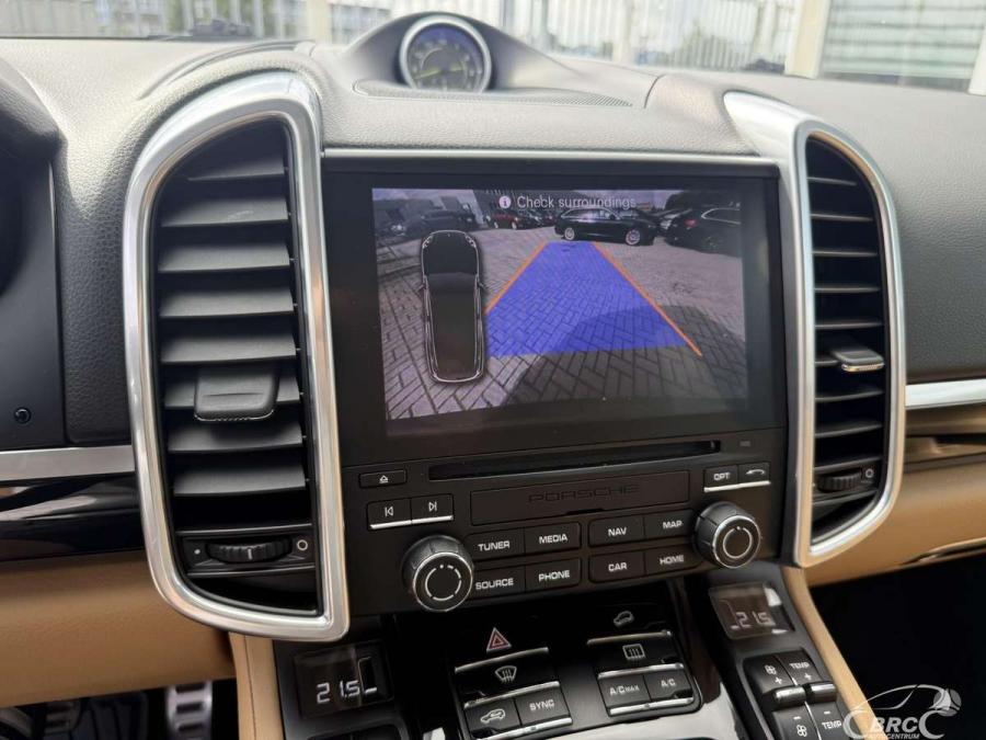 Melns Porsche Cayenne 2017 Klaipėda, ar dzinēja tilpumu 3.00 L un nobraukumu 183 tūkst. km par 19500 €, foto 26 vietnē AUTOMOTO.COM.LV