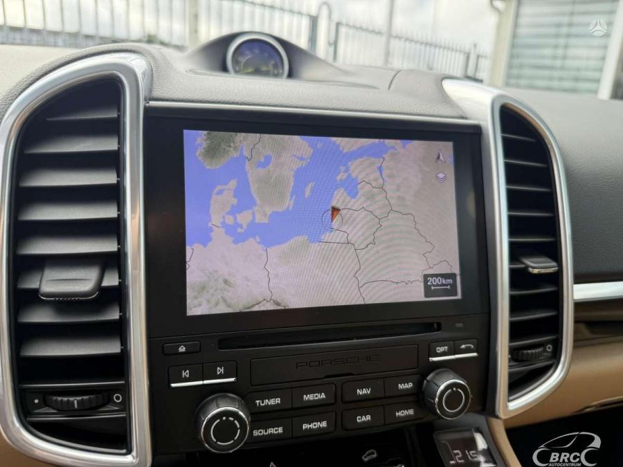 Melns Porsche Cayenne 2017 Klaipėda, ar dzinēja tilpumu 3.00 L un nobraukumu 183 tūkst. km par 19500 €, foto 29 vietnē AUTOMOTO.COM.LV
