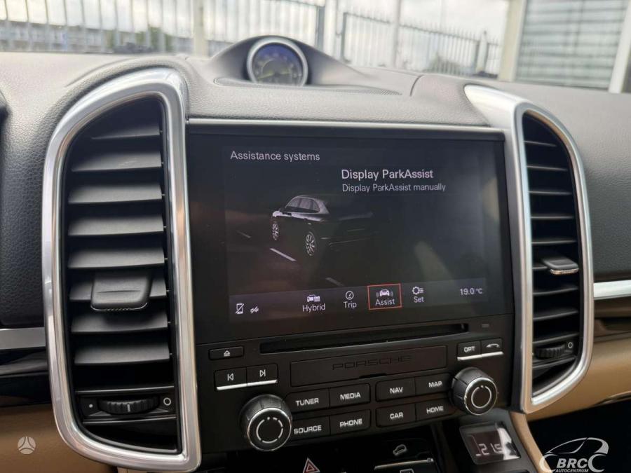 Melns Porsche Cayenne 2017 Klaipėda, ar dzinēja tilpumu 3.00 L un nobraukumu 183 tūkst. km par 19500 €, foto 30 vietnē AUTOMOTO.COM.LV