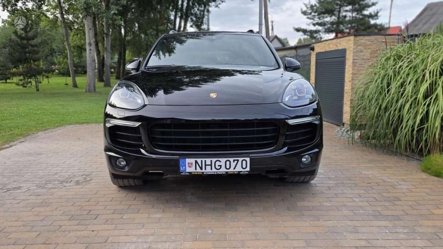 Melns Porsche Cayenne 2017 Šauļi, ar dzinēja tilpumu 2.97 L un nobraukumu 319 tūkst. km par 24900 €, foto 1 vietnē AUTOMOTO.COM.LV