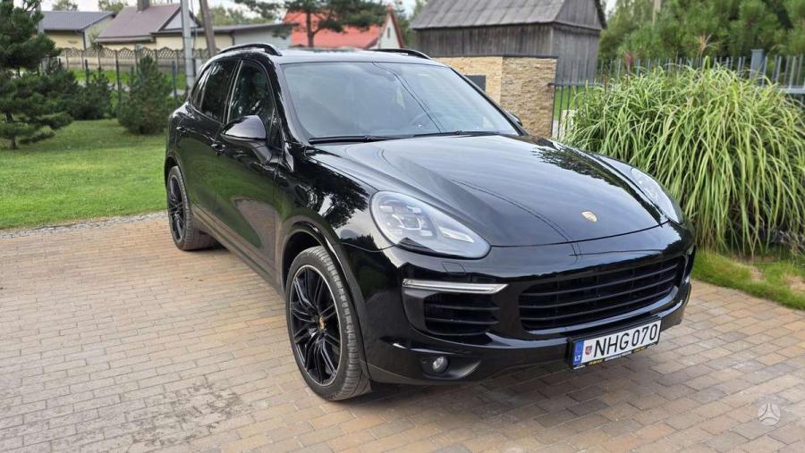 Melns Porsche Cayenne 2017 Šauļi, ar dzinēja tilpumu 2.97 L un nobraukumu 319 tūkst. km par 24900 €, foto 3 vietnē AUTOMOTO.COM.LV