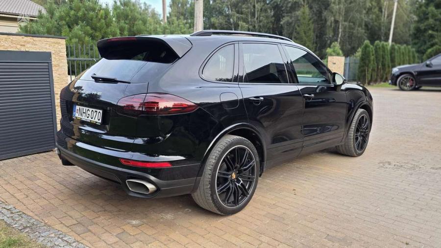 Melns Porsche Cayenne 2017 Šauļi, ar dzinēja tilpumu 2.97 L un nobraukumu 319 tūkst. km par 24900 €, foto 5 vietnē AUTOMOTO.COM.LV