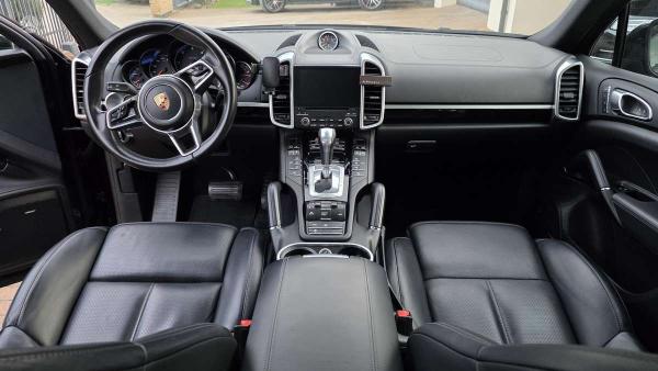 Melns Porsche Cayenne 2017 Šauļi, ar dzinēja tilpumu 2.97 L un nobraukumu 319 tūkst. km par 24900 €, foto 8 vietnē AUTOMOTO.COM.LV