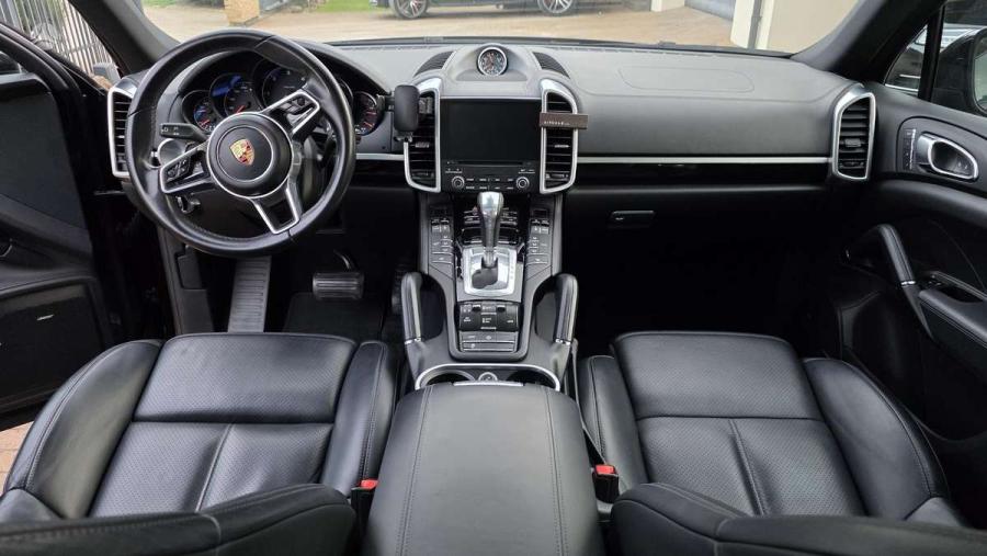 Melns Porsche Cayenne 2017 Šauļi, ar dzinēja tilpumu 2.97 L un nobraukumu 319 tūkst. km par 24900 €, foto 8 vietnē AUTOMOTO.COM.LV