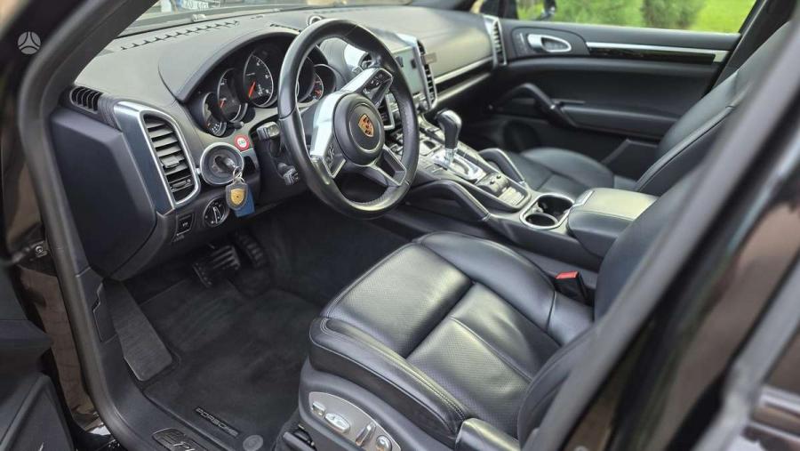 Melns Porsche Cayenne 2017 Šauļi, ar dzinēja tilpumu 2.97 L un nobraukumu 319 tūkst. km par 24900 €, foto 9 vietnē AUTOMOTO.COM.LV